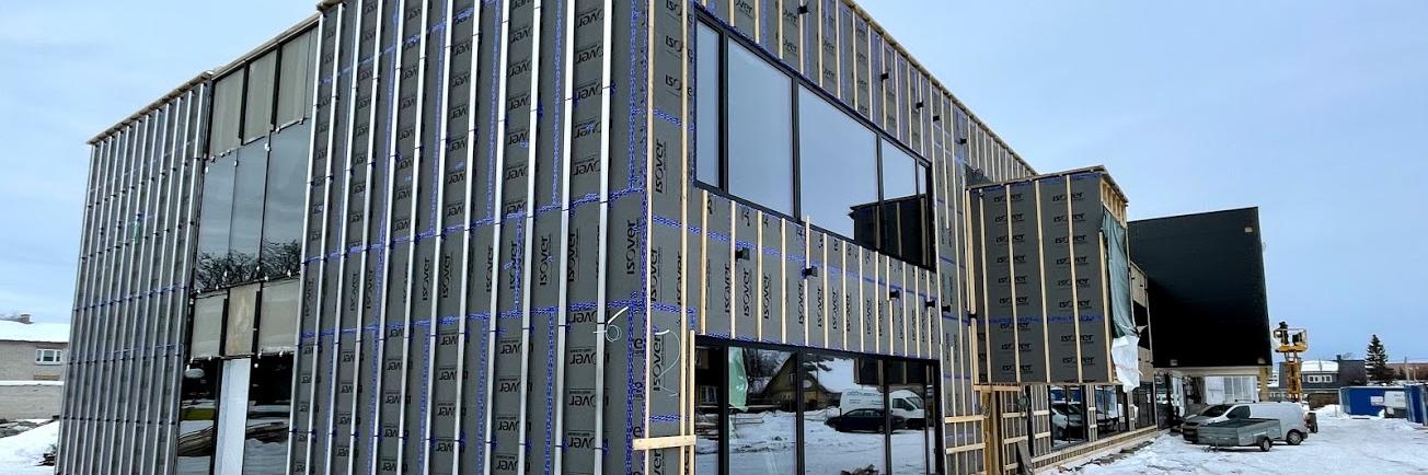 Sügisel avatav Saaremaa Gümnaasiumi koolihoone saavutas täiskõrguse ...